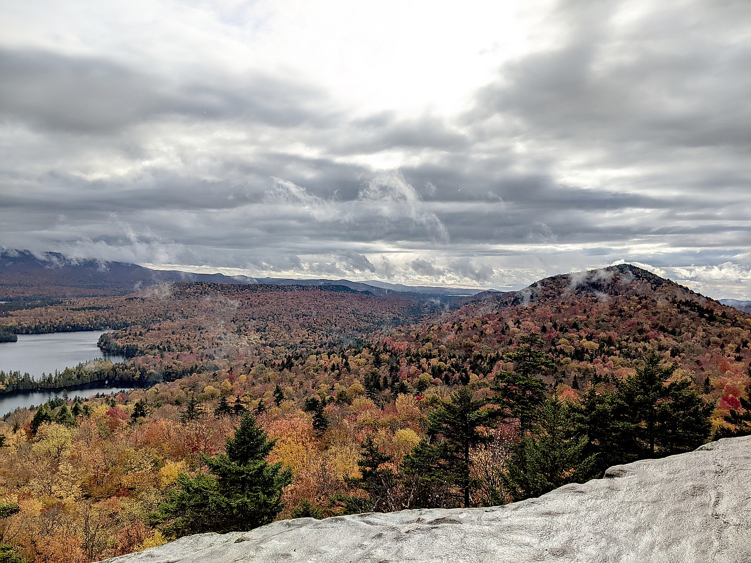 Catching the Peak Fall Foliage in New York State’s Adirondack Mountains ...